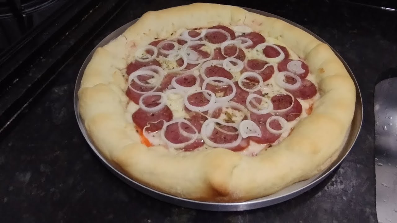 Pizza com borda recheada..(Receitas de Márcia) - YouTube