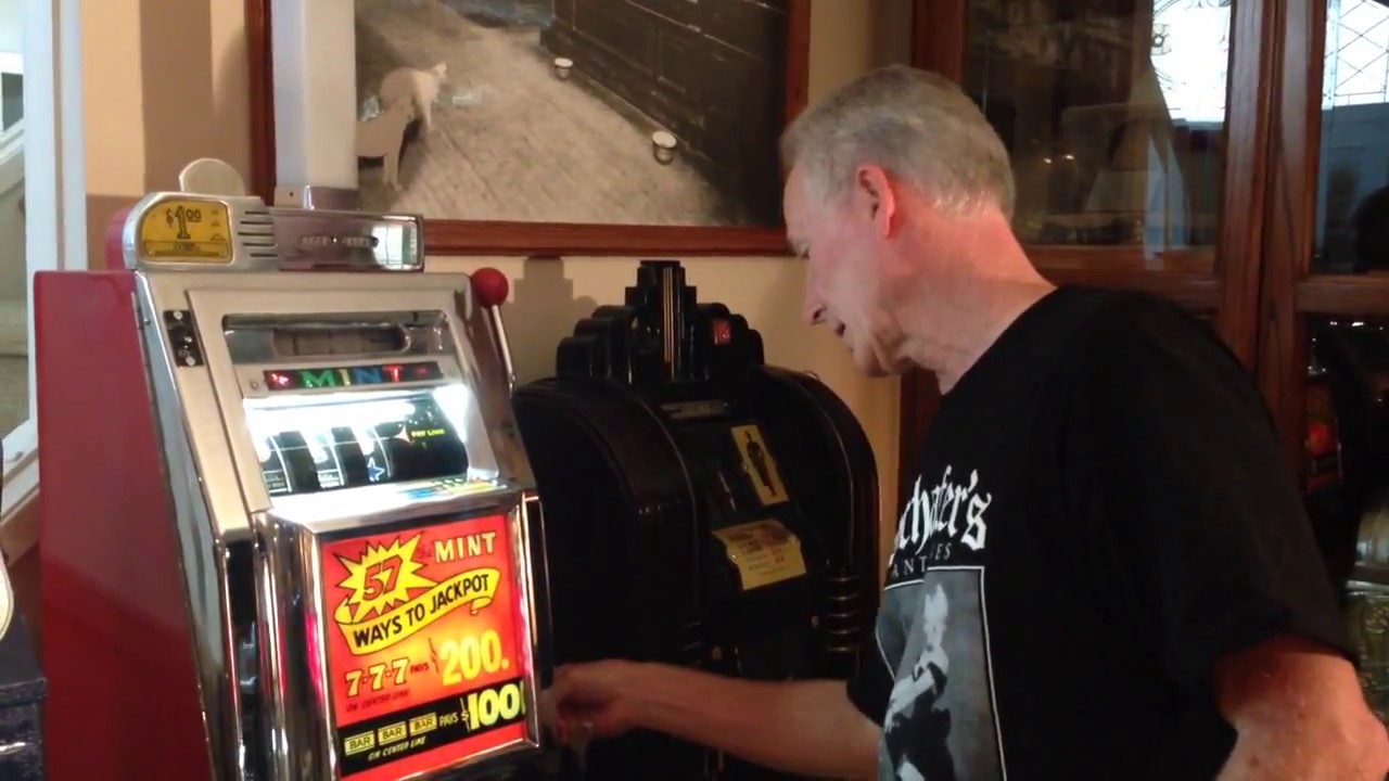 Mills compact slot mach $1 1964 Mint Hotel & Casino - YouTube