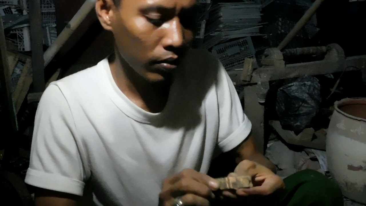 MEMANFA'ATKAN LIMBAH BATOK KELAPA UNTUK MEMBUAT GELANG - YouTube