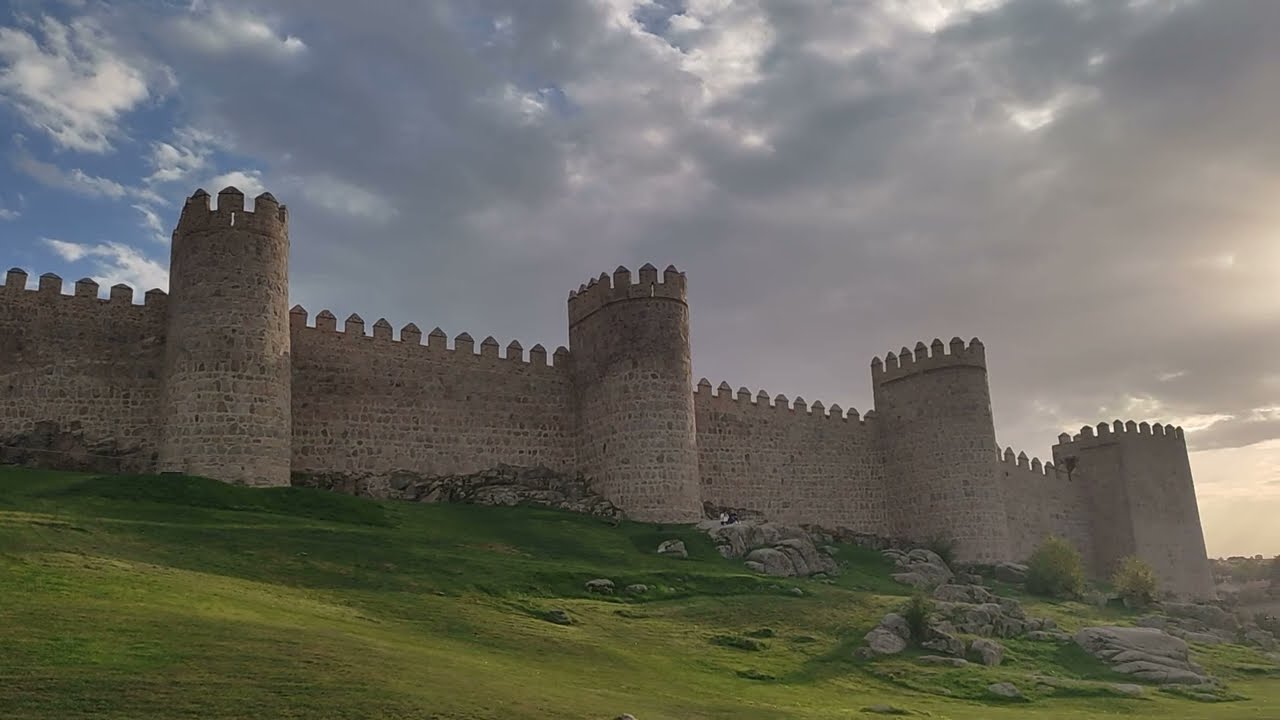 PRECIOSAS IMÁGENES de la muralla de Ávila, más de 2 km rodeando el ...
