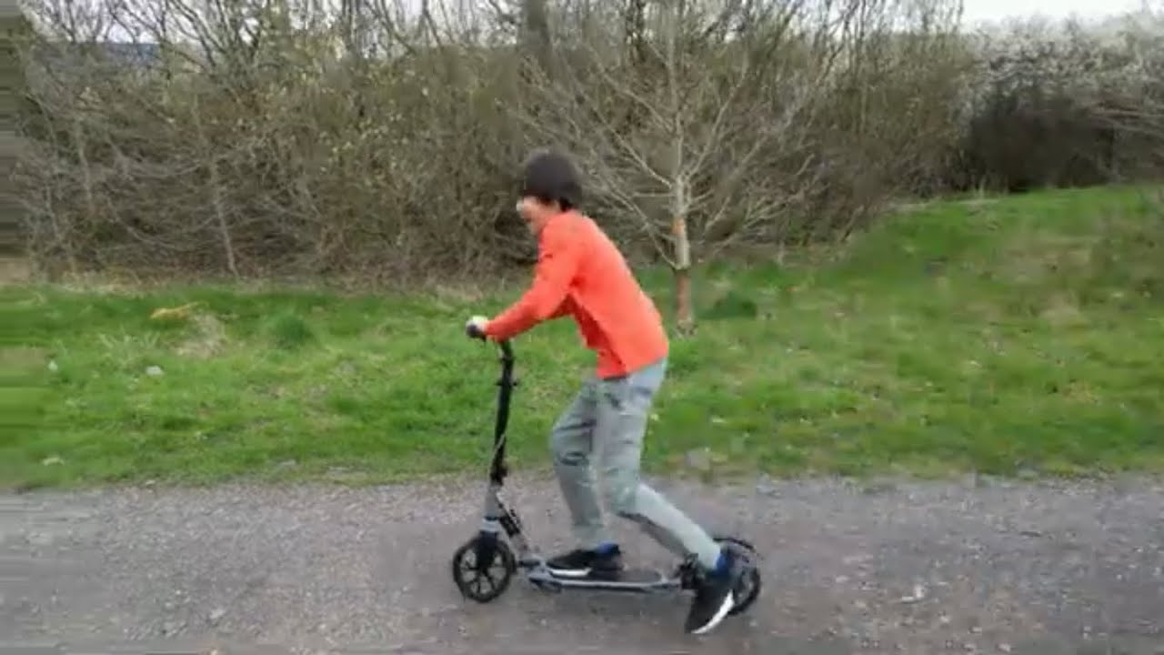 Sweet ride! - Michael's new scooter, the Decathlon Oxelo Town 7XL - YouTube
