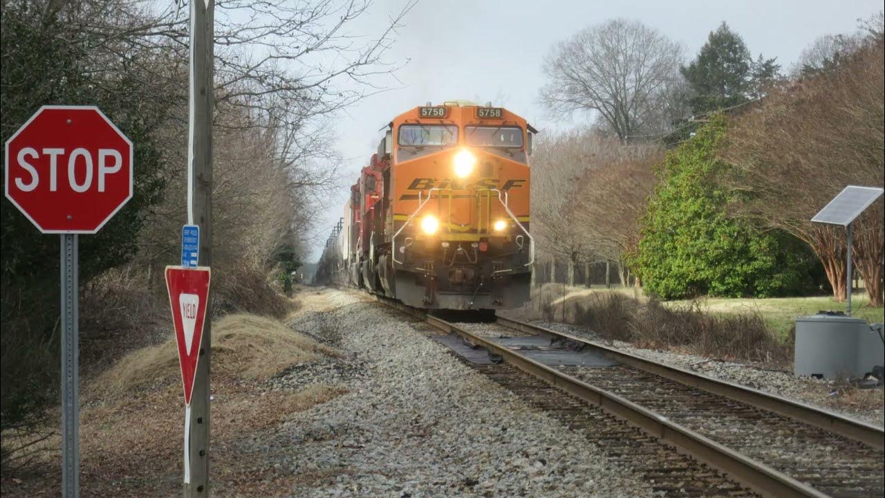 BNSF ES40DC 5758 Leads CSX B651 With 2 CP AC4400CWs - YouTube