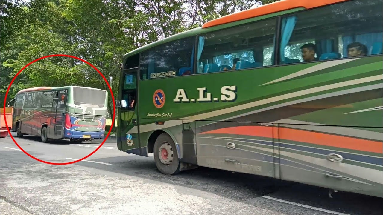 Bus ALS Versus Bus ALS Balapan di Jalan Lintas Sumatera - YouTube