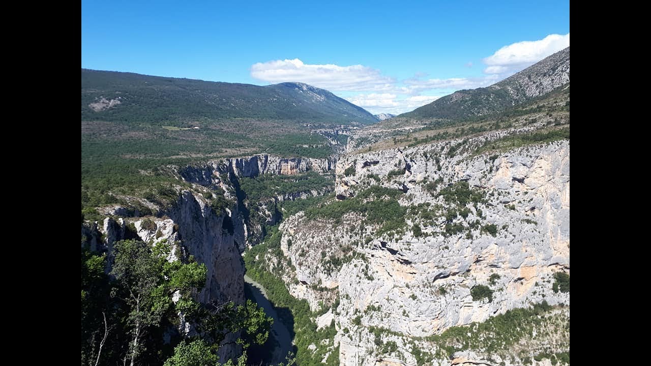 La Corniche sublime et la route des crêtes (Verdon) - YouTube