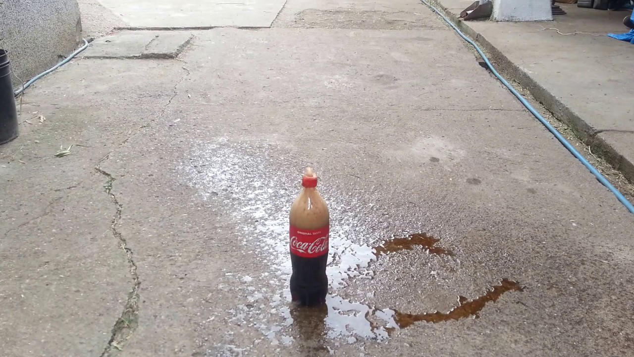 Experiment Coca cola + mentol bombone. - YouTube