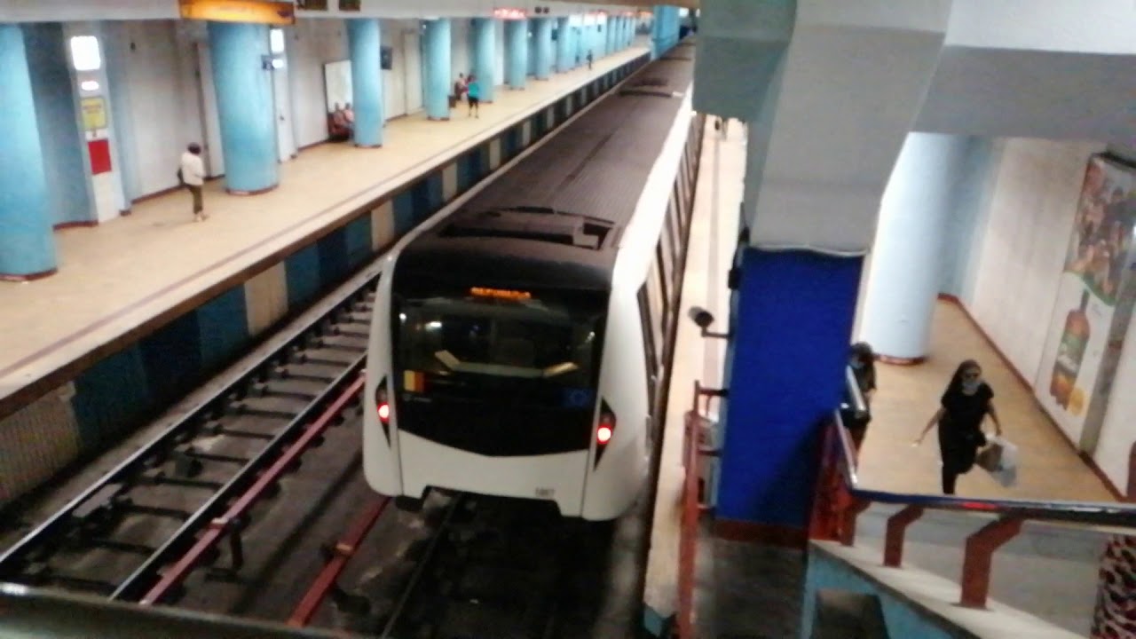 Rama de metrou BM 2007-1007 Bujorul la stația Obor în direcția ...