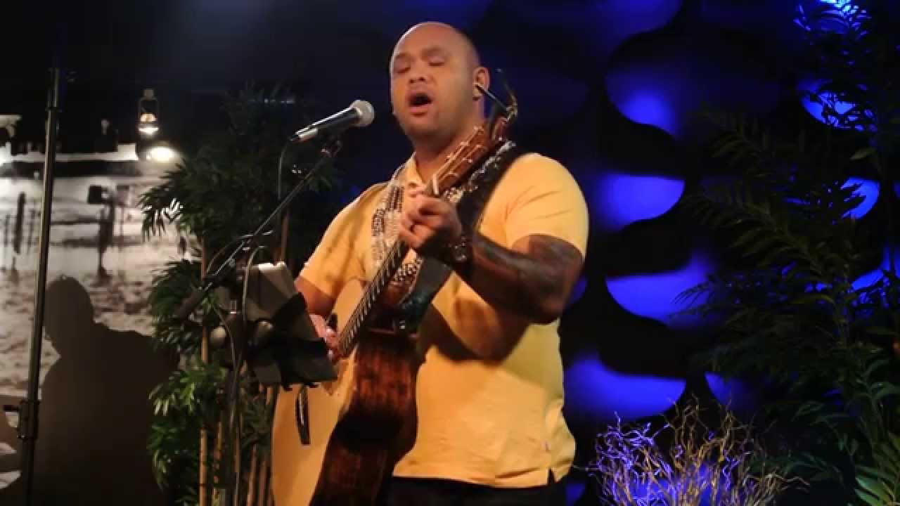 KUANA TORRES KAHELE Mauinuiakama - YouTube