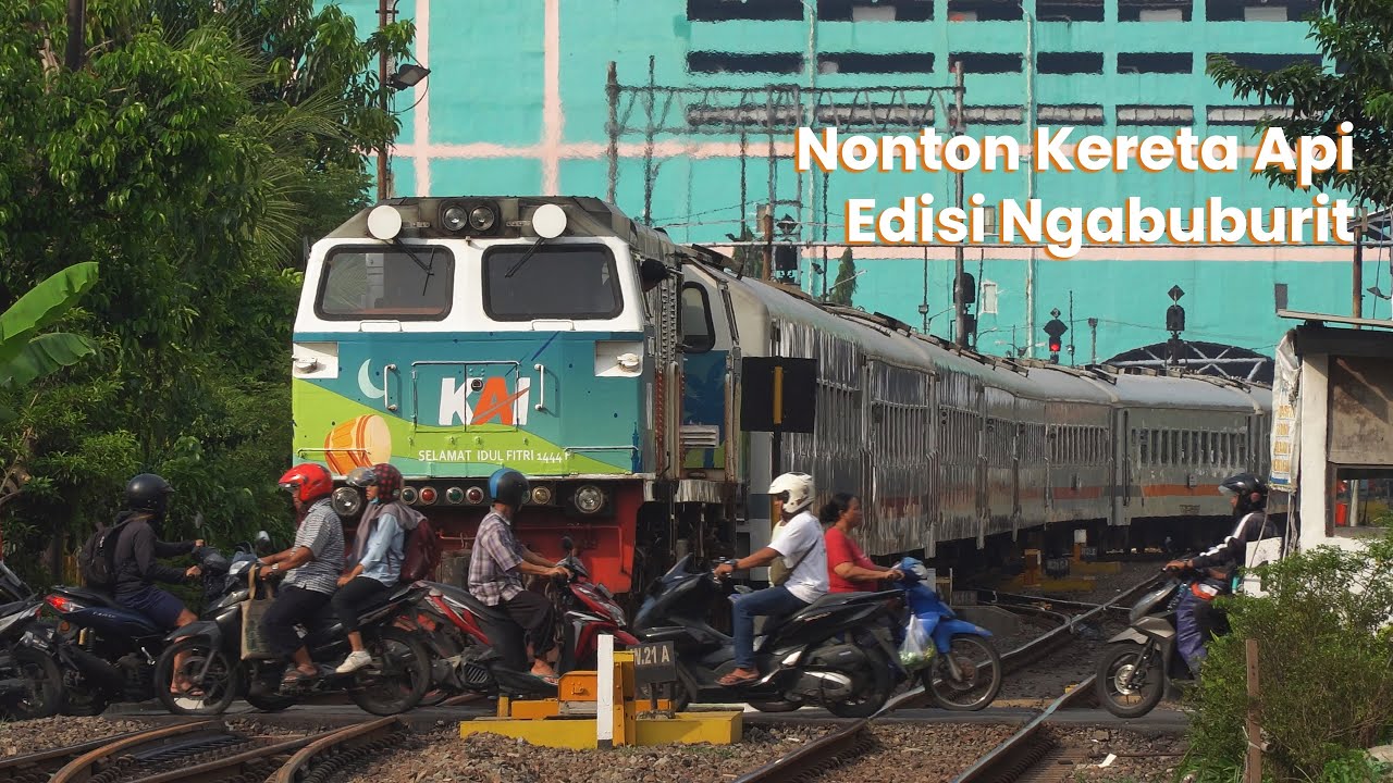 Kompilasi Video Kereta Api Edisi Ramadan: Ngabuburit di Stasiun ...