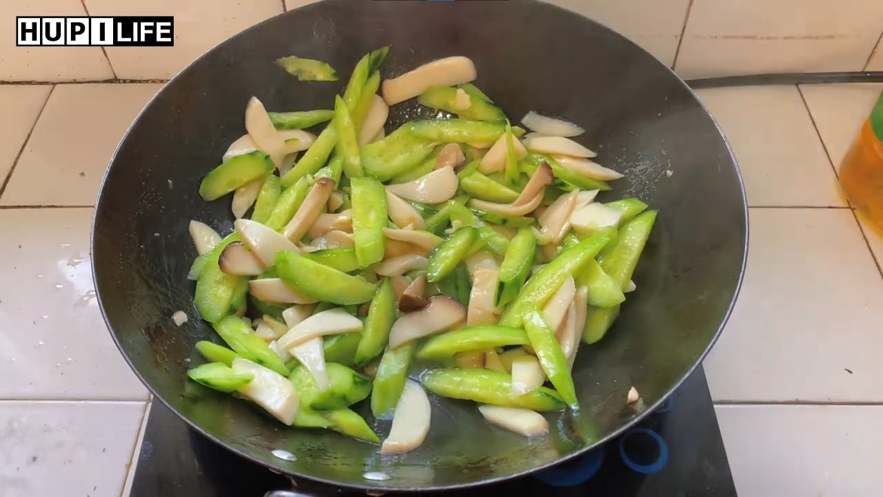 Free range goat farming, Cook boiled duck, stir-fried cauliflower and ...