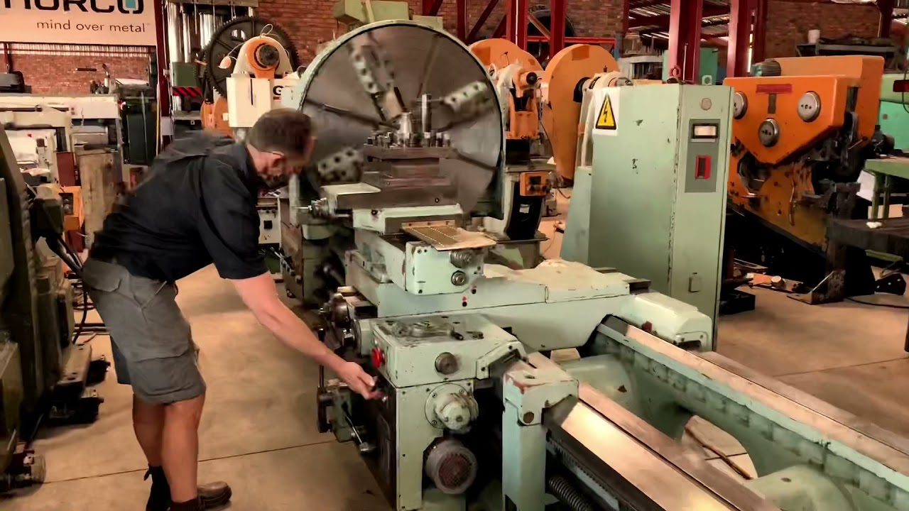 TOS SU 125 8meter Lathe - YouTube