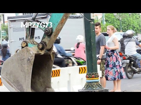 Mini Excavator Komatsu PC75UU Digging The City
