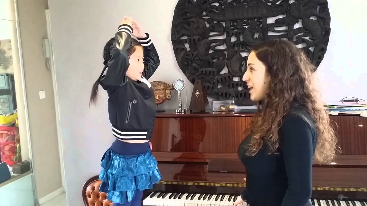 YOULAN LIN 5 years old sung Russian song - YouTube