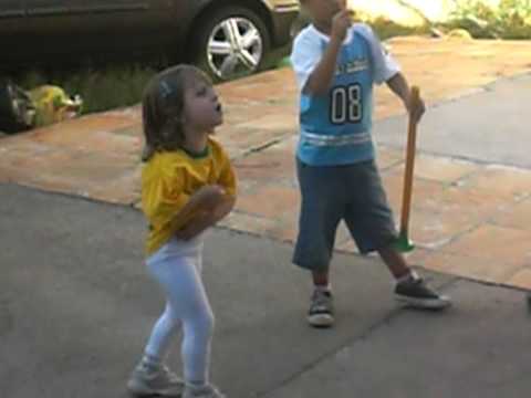 Isadora dançando Rebolation