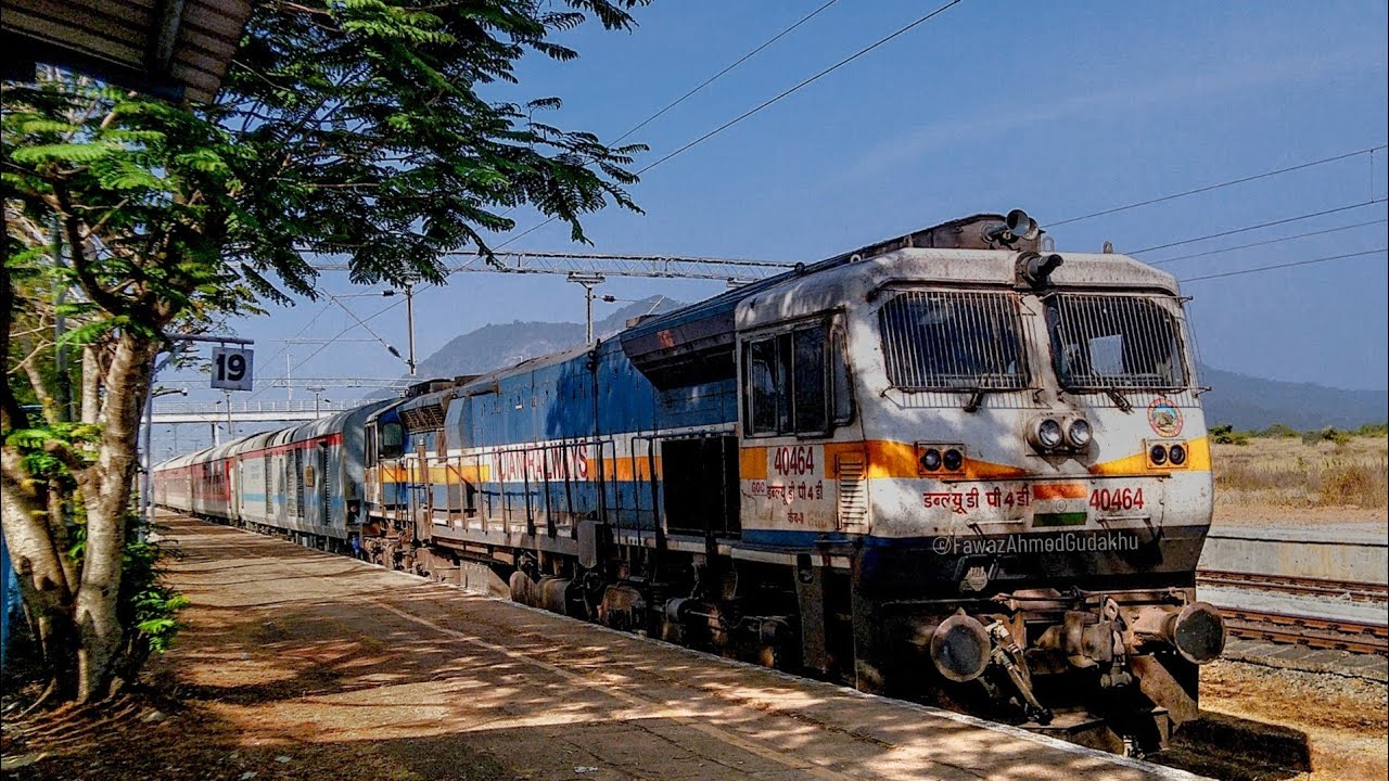 Trivandrum Rajdhani Express Halts At Murdeshwar Crossing LHB LTT ...