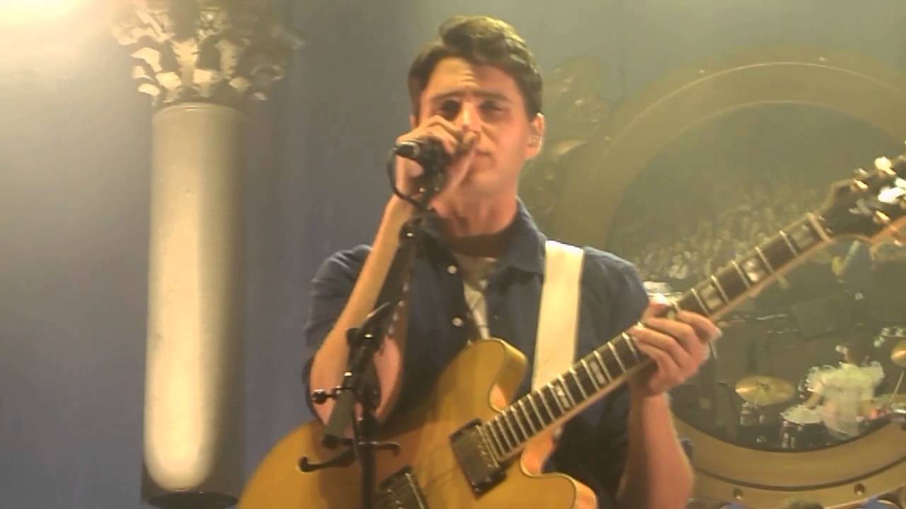 Vampire Weekend- Cousins Live - YouTube