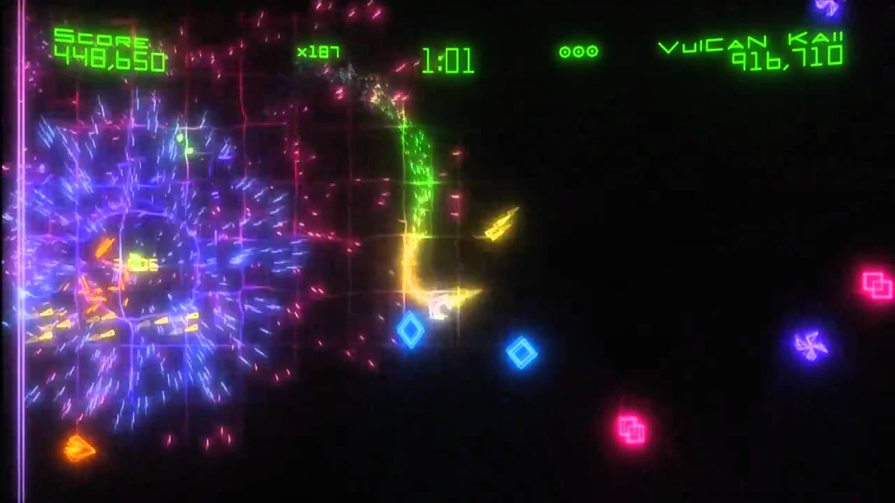 Geometry Wars 2: Gameplay/Live Commentary - YouTube