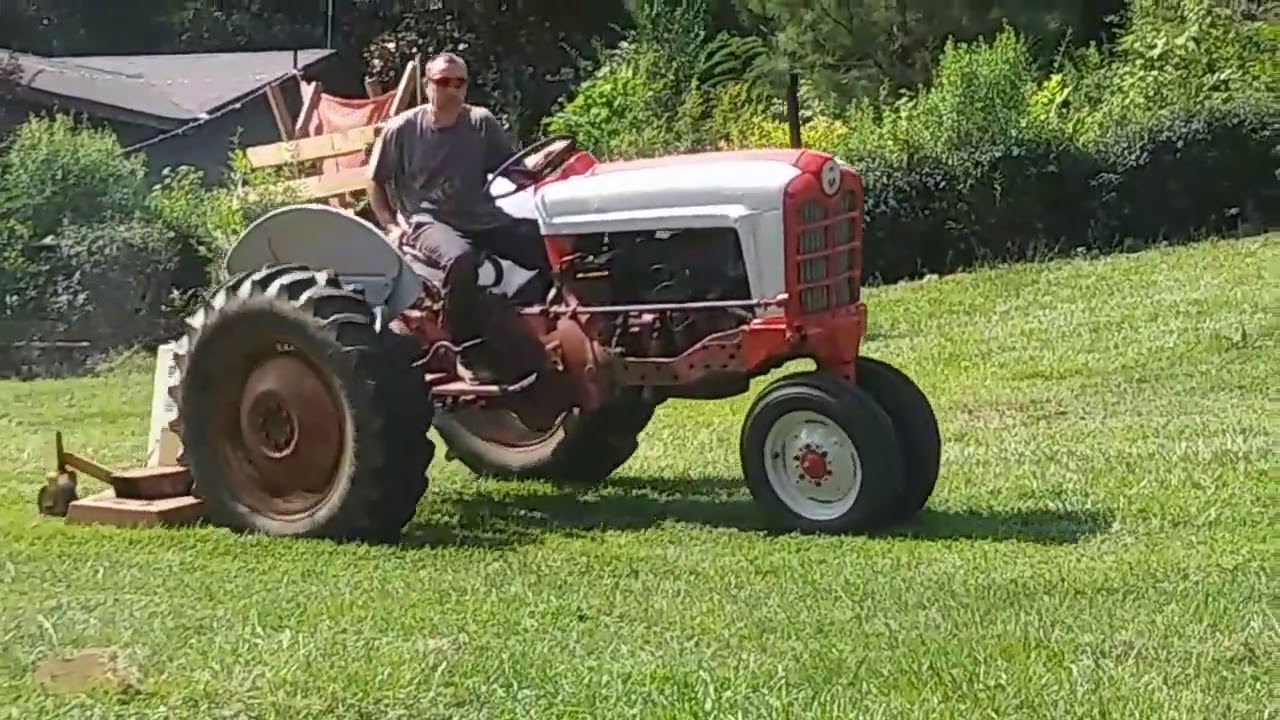 Ford 951 cutting grass with finish mower - YouTube