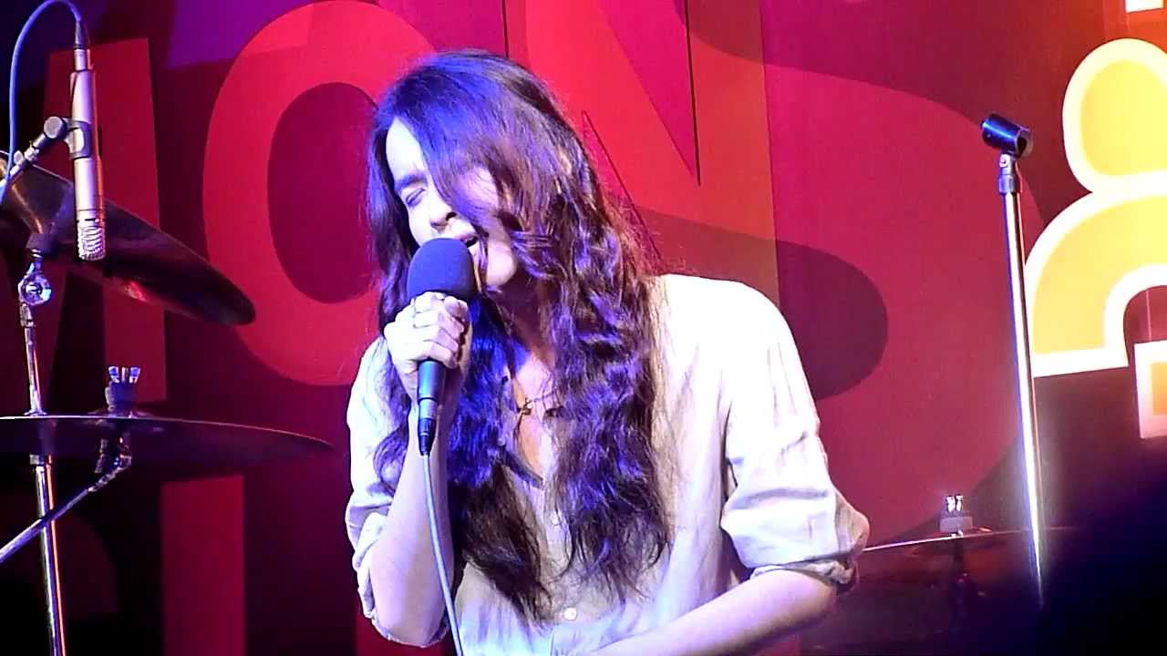 เรื่องจริง Sin Singular (Live) - YouTube