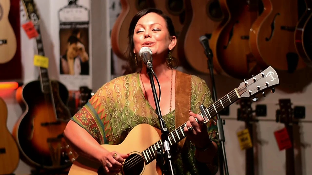 Prita Grealy - Up In Smoke / Live at Berlin Guitars 2019 - YouTube