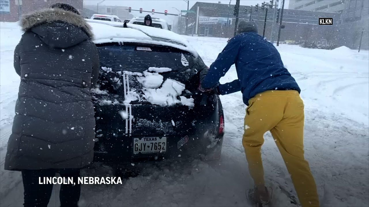 Winter snow storm sweeps across Nebraska - YouTube