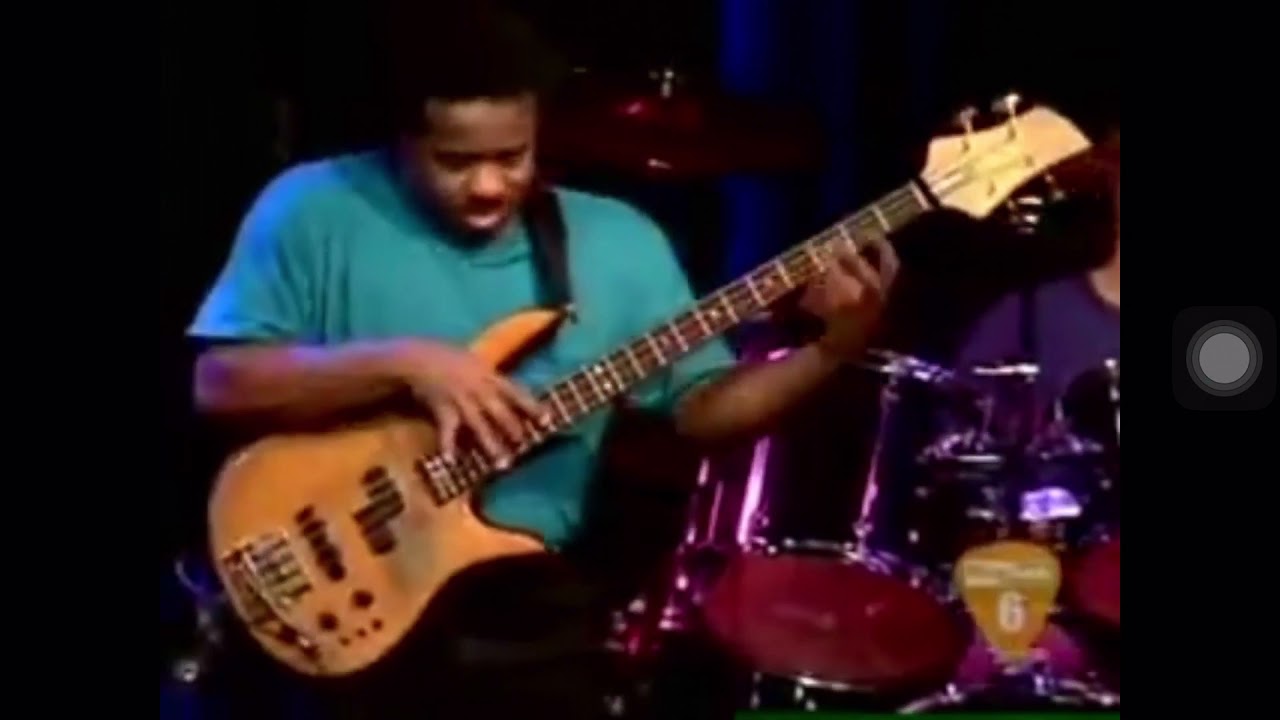 Victor Wotten Vs Larry Williams BASS BATTLE!!🔥 - YouTube
