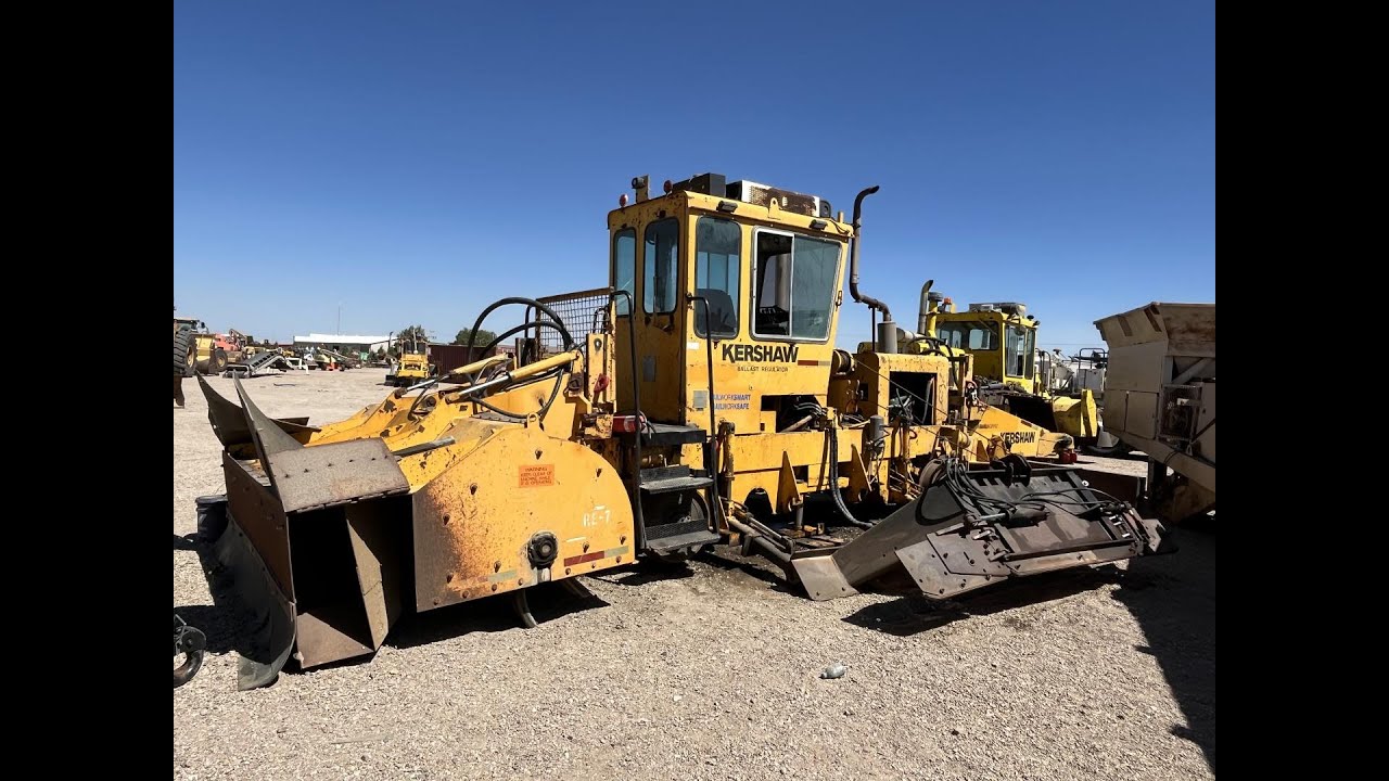 RAIL ROAD BALLAST REGULATOR KERSHAW 26-3-1 - YouTube