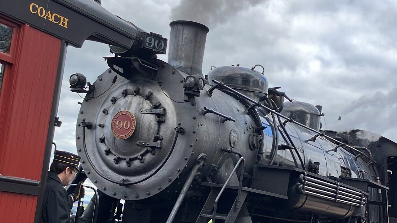 TRAIN PULLING OUT OF STRASBURG RAILROD - YouTube