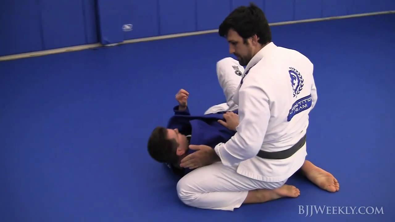 BJJ Weekly #042 - Rolles Gracie - Standing Guard Pass - YouTube