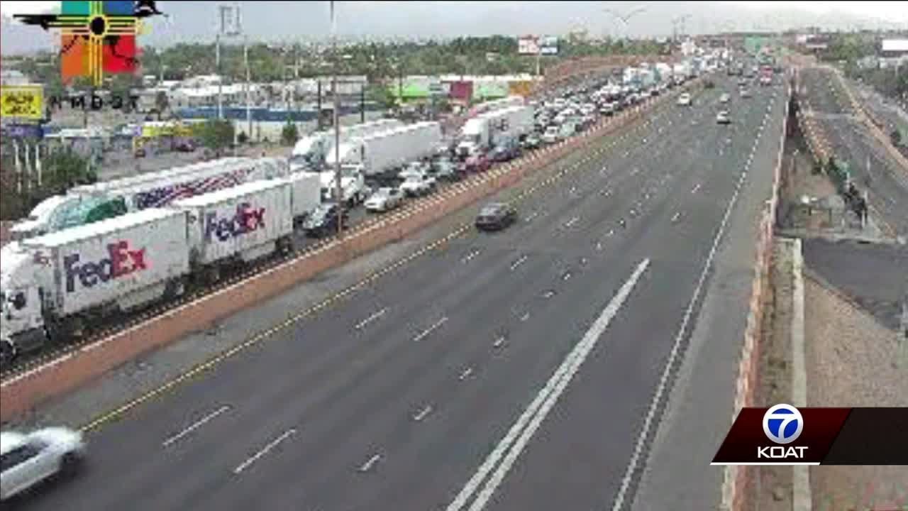 Westbound Interstate 40 closed in Albuquerque - YouTube