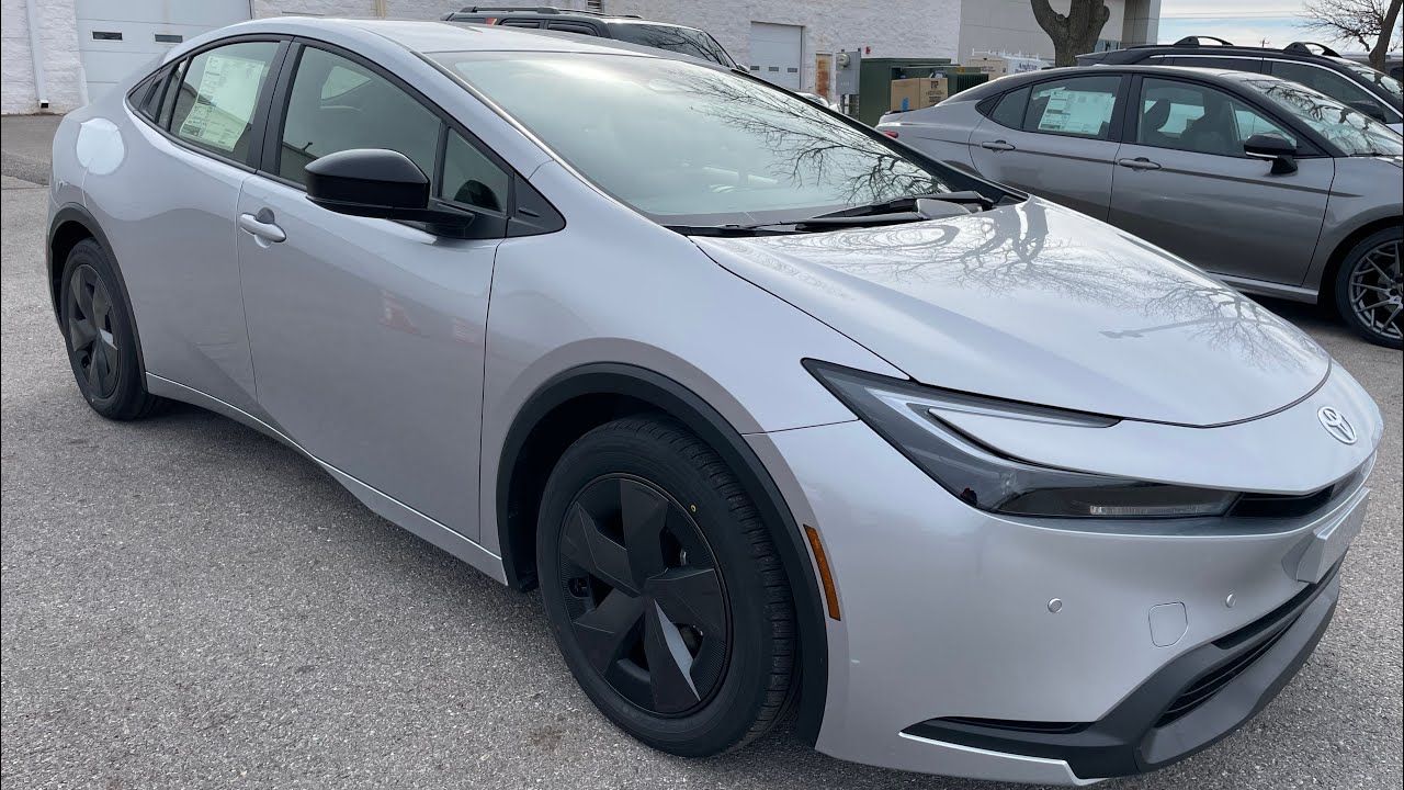 57 Miles Per Gallon 24 Toyota Prius LE with Pre-Collision System Radar ...