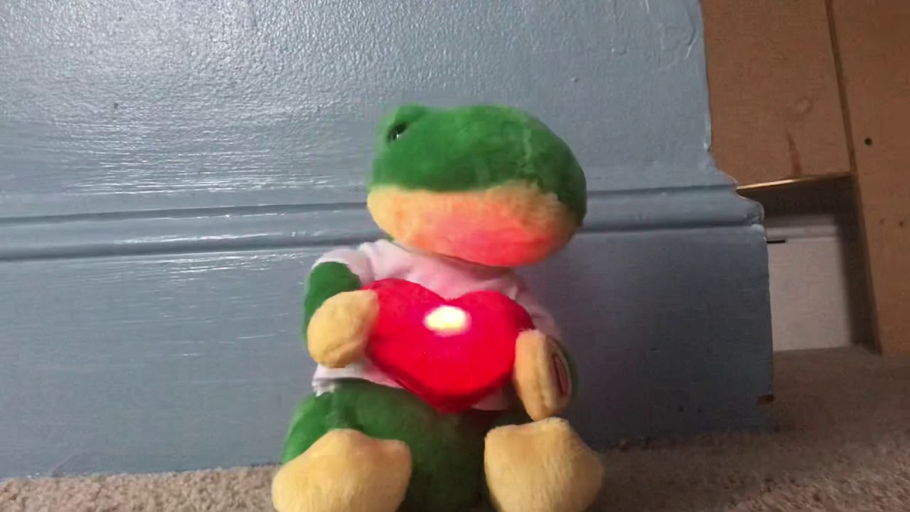 Dandee Dancing Valentines Frog - YouTube