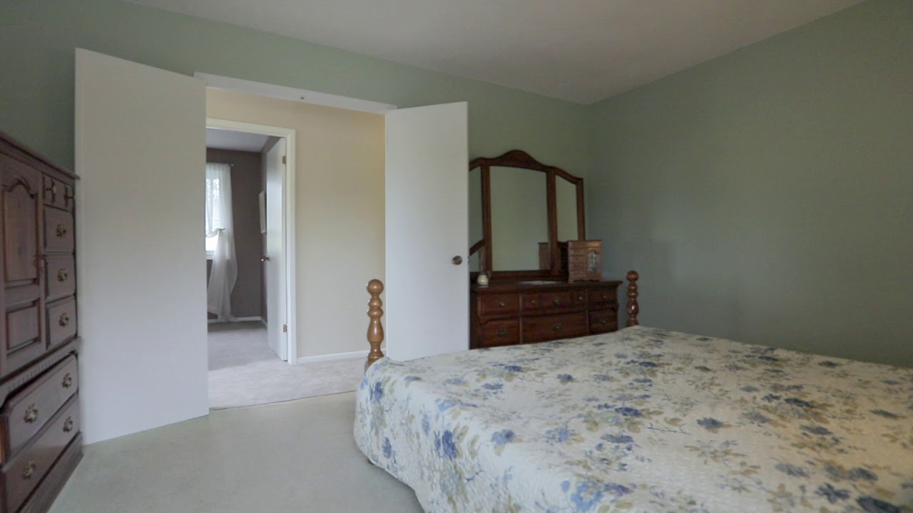 141 Oren Boulevard Barrie ON Video Tour - YouTube