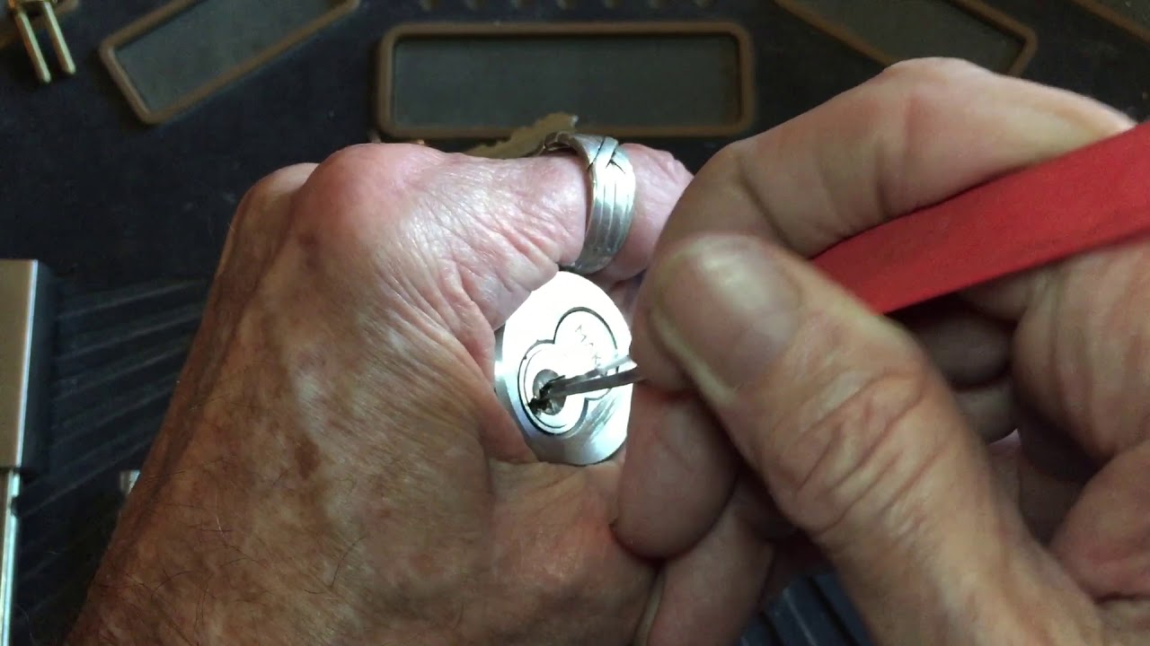 (276) MAKO SFIC Core from cut open lock Picked. - YouTube