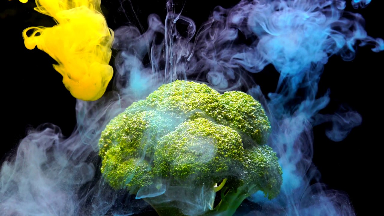 COLORED SMOKE. CREATIVE ART. BROCCOLI IN THE SMOKE. - YouTube