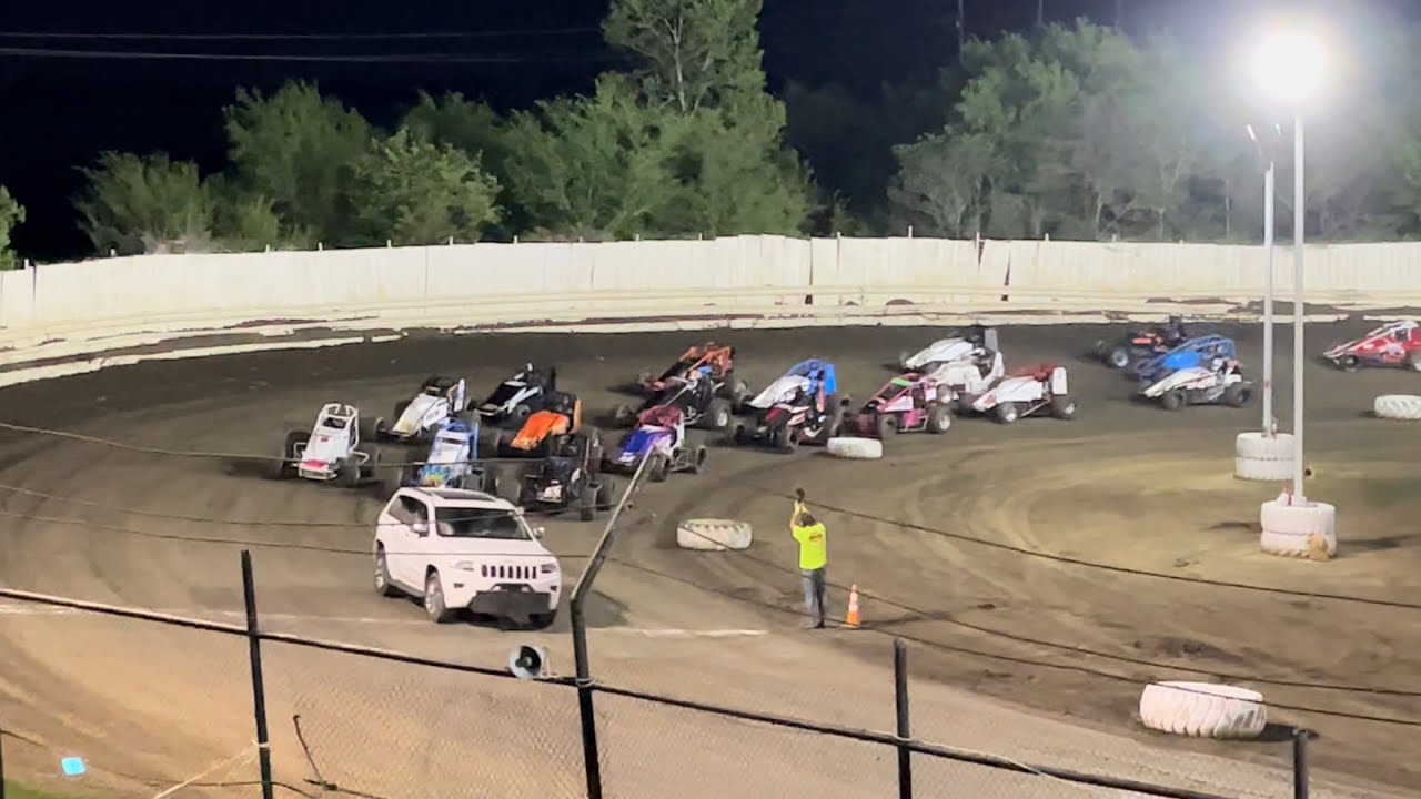 305 Non Wing Sprints A Main Creek County Speedway (4/13/24) - YouTube