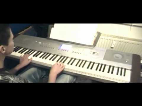 In The Air Tonight - Phil Collins (Keyboard) - YouTube