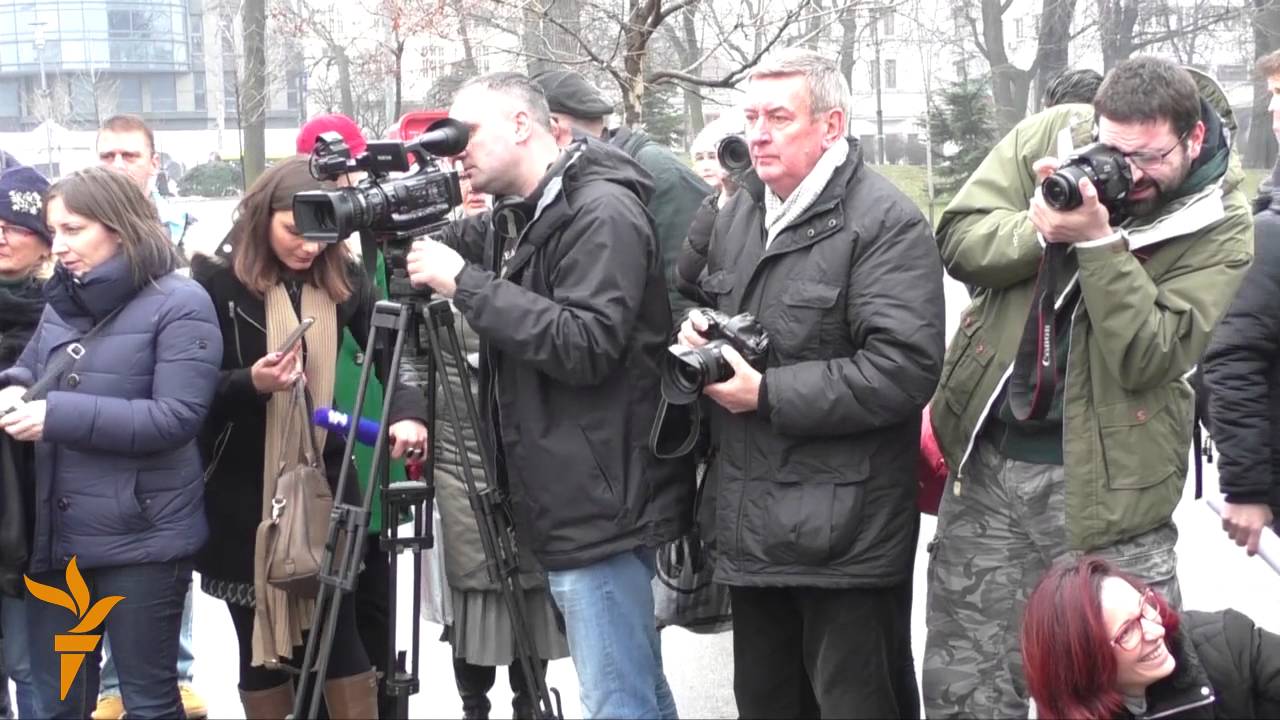 Protest fotoreportera: Mehanički rad ili autorsko delo? - YouTube