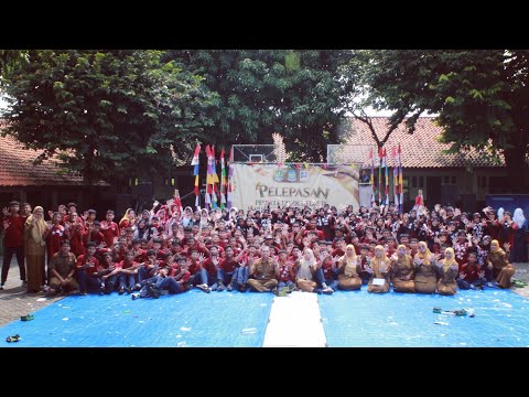 Dokumentasi diriku, bersama dengan teman-teman dimasa SMP