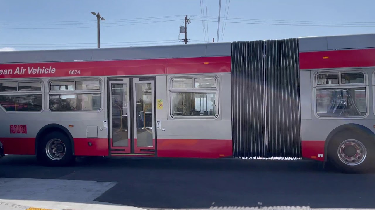 SF MUNI 2018 New Flyer XDE60 6674 NIS - YouTube