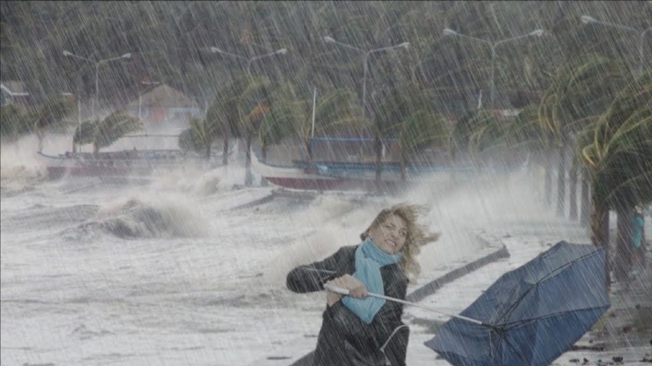 CRACKED SKY! THE BIGGEST RAINSTORM AND LIGHTNING SUDDENLY CAME AND ...