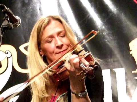 Mairéad Ní Mhaonaigh- ALTAN - BALLYSHANNON ,CO.DONEGAL, 5TH AUG 2007 ...