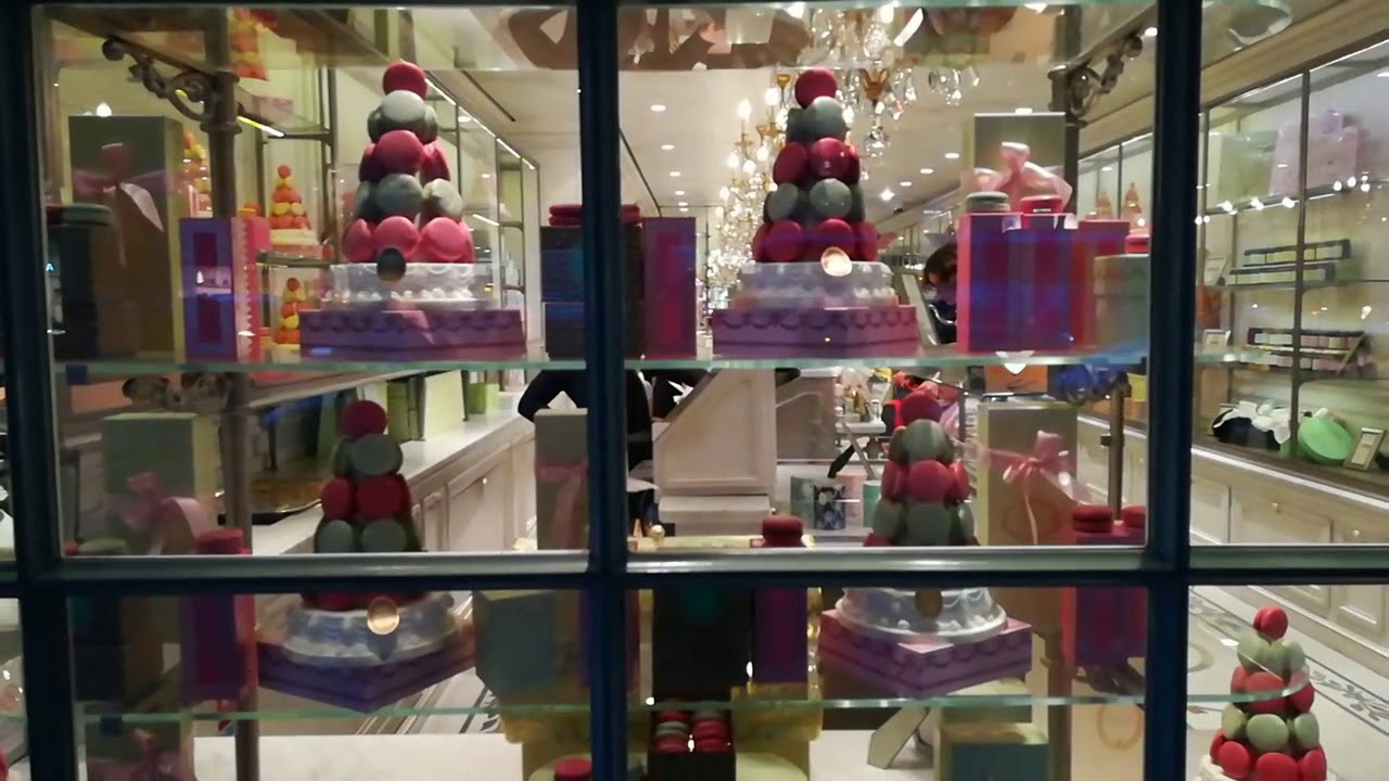 «Escaparate de LADURÉE en la calle Royale de Paris» - YouTube
