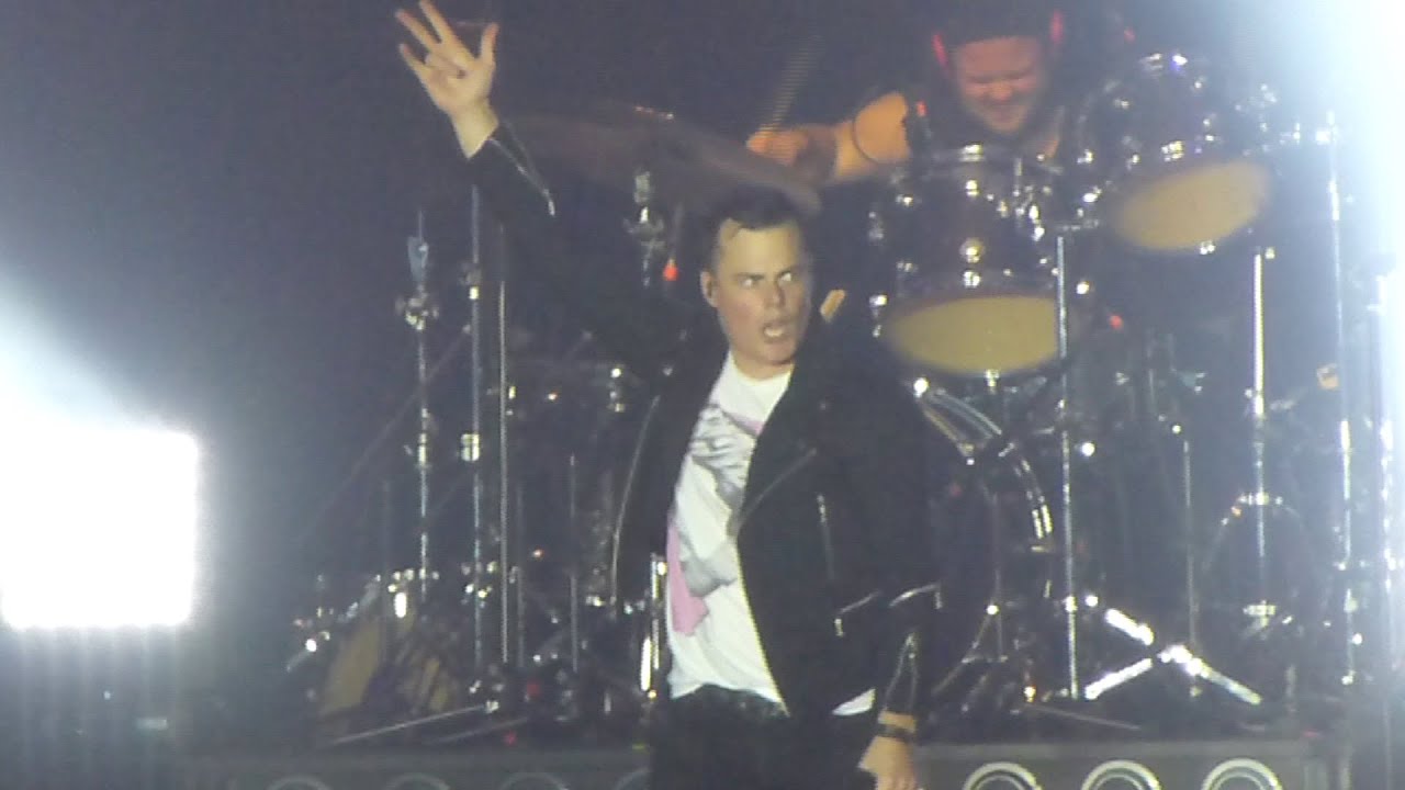 One Vision of Queen feat. Marc Martel live - A Kind of Magic - 30.09. ...