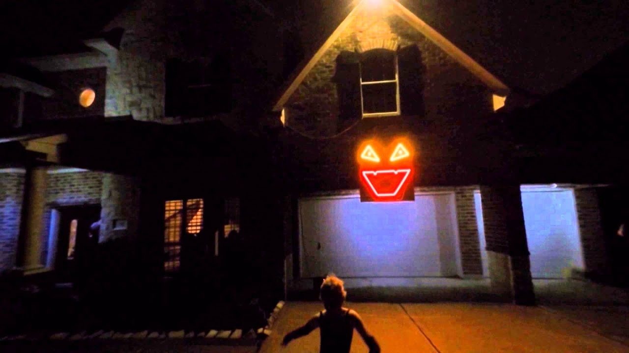 Halloween 2015 -light show with singing LED face - Thriller - YouTube