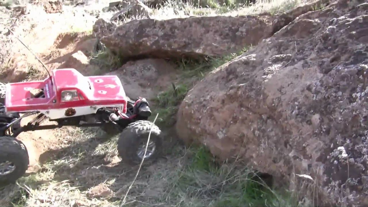 Redcat Racing Rockslide 1/8 Scale Rock Crawler - YouTube