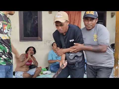 Kopasus bersama polisi grebek warga yang buat rusuh  ! 