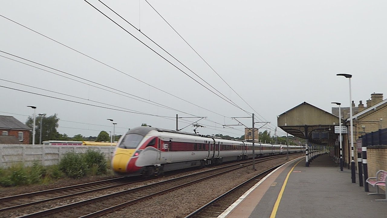 Double LNER 'Azuma' passes Retford (18/6/22) - YouTube