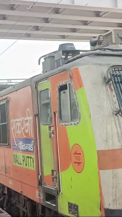 12059 Kota Hazrat Nizamuddin Janshatabdi Express entering Mathura #indianrailways # ...