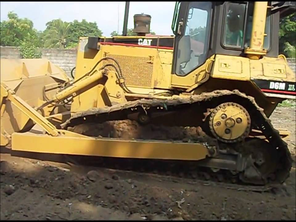 D6M XL CATERPILLAR DOZER - YouTube