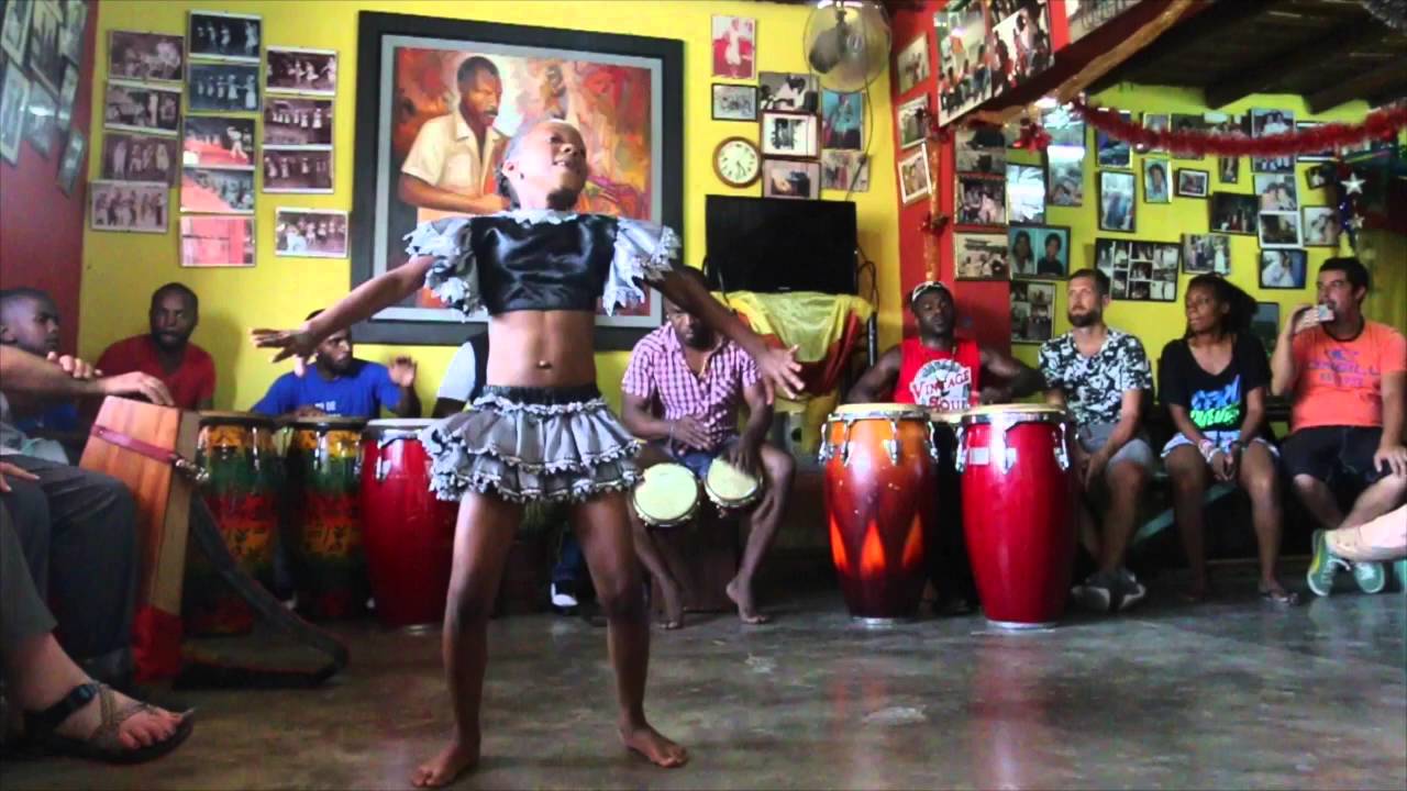 Ballumbrosio Family, Chincha, Peru. Afro-Peru. Girl showing how it is ...